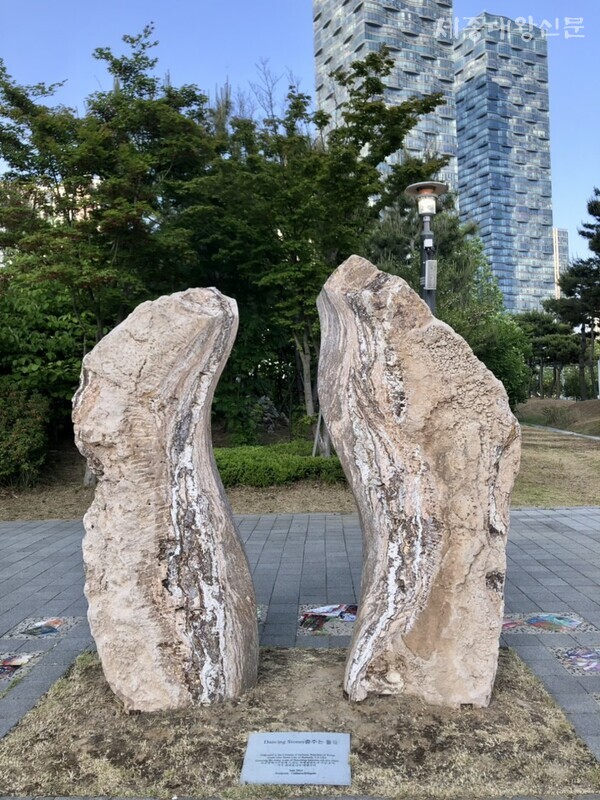 대화의 조화: 우아함과 무례한 의사소통 탐험 Harmony in Communication: Navigating The Dance ...